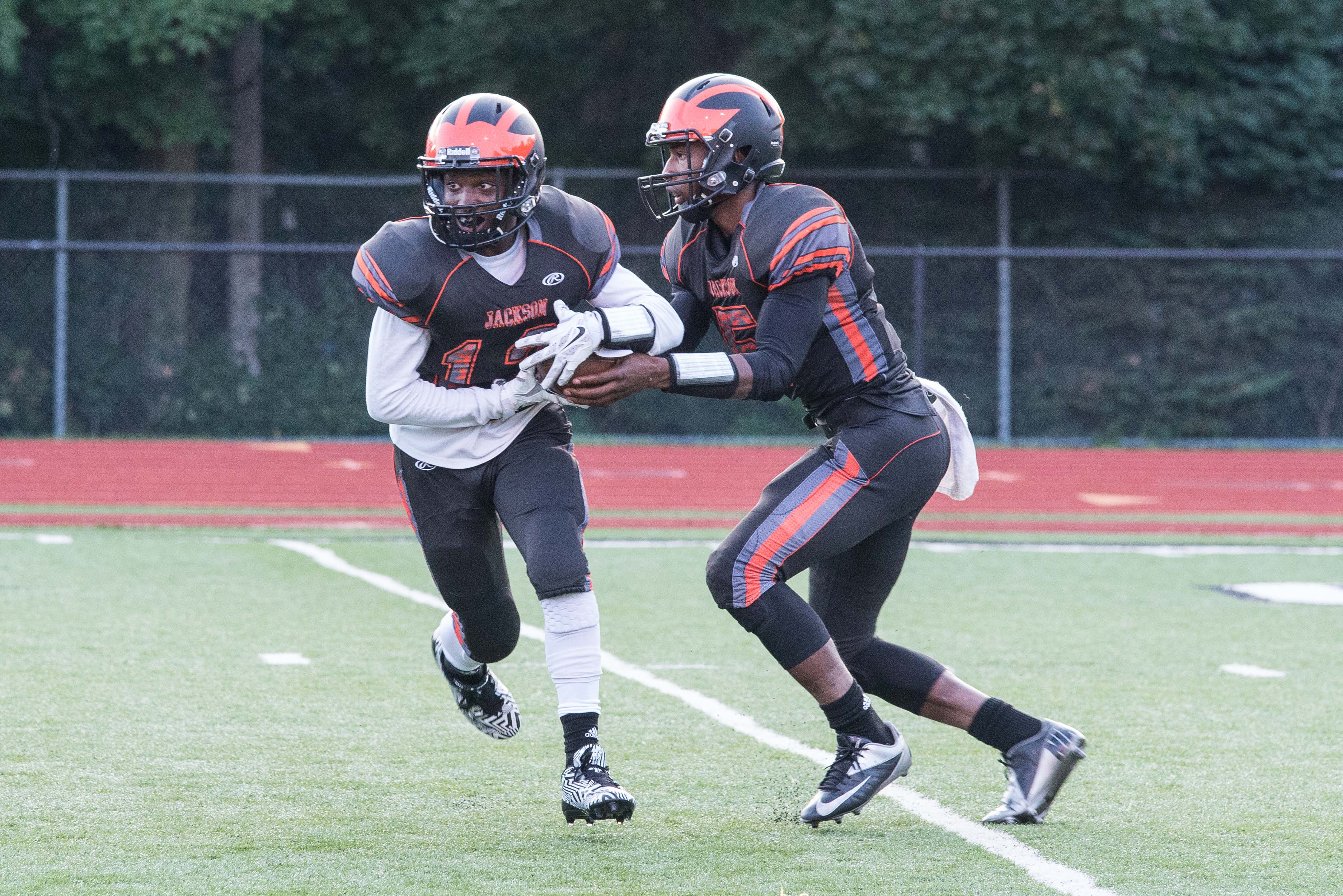 Jackson High Vs Ann Arbor Huron Football - Photo Gallery | JTV